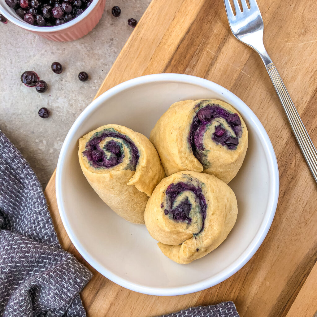 Microwaved Blueberry Rolls - Eva Koper